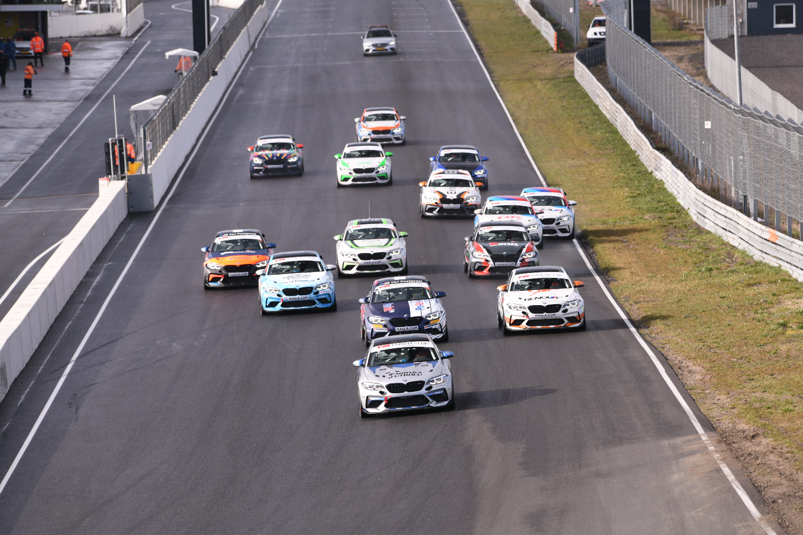 Colin Caresani heerst in openingsrace VRM BMW M2 Cup - BMW M2 CS Racing ...