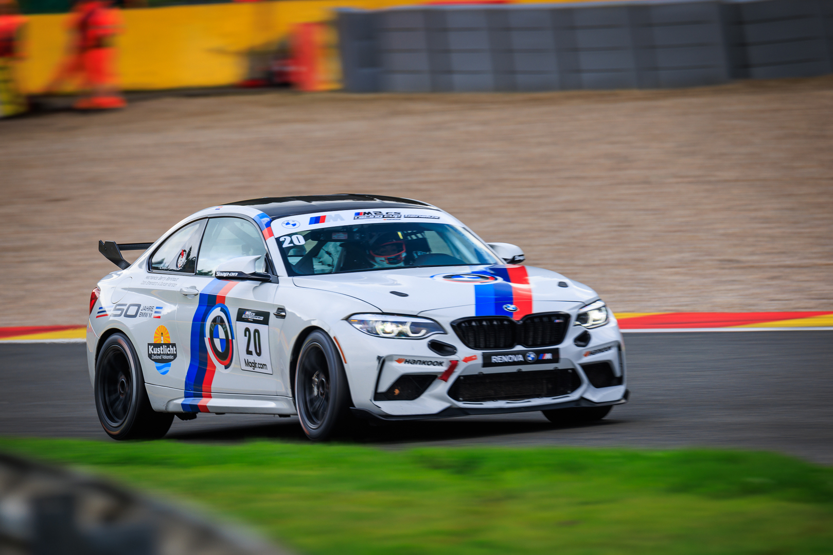 Superspannende finale met vier titelkandidaten - BMW M2 CS Racing Cup ...